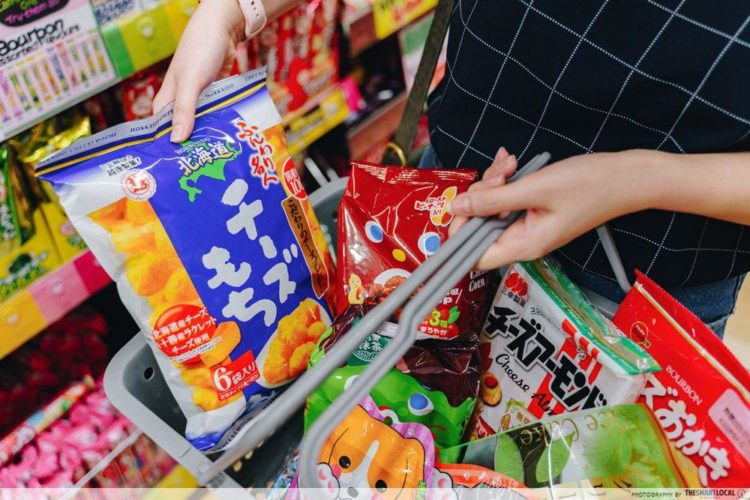 11 Japanese Shopping Etiquette Rules That Will Surprise You