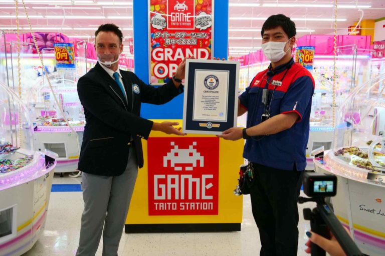 KURURU Mall Has World's Most Claw Machines For You To Grab Goods