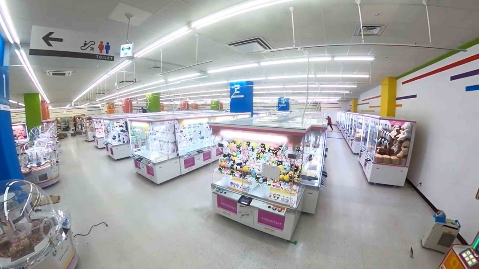 KURURU Mall Has World's Most Claw Machines For You To Grab Goods