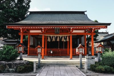 Guide To Japan Shrines: Names, Etiquette & Common Features Explained