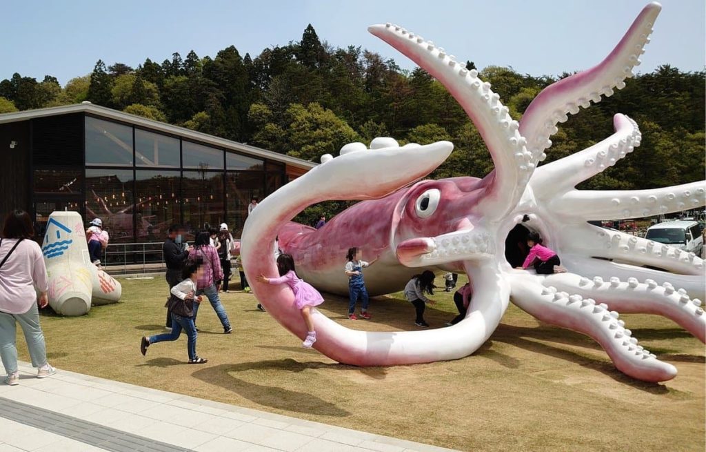 Giant Squid Statue In Japan Town Noto Swims Into International Spotlight