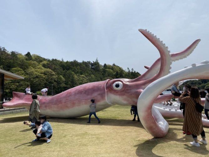Giant Squid Statue In Japan Town Noto Swims Into International Spotlight