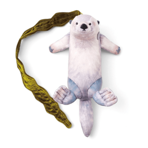 Felissimo’s Sea Otter Pouch Has Magnetic Paws For Them To Hold Hands