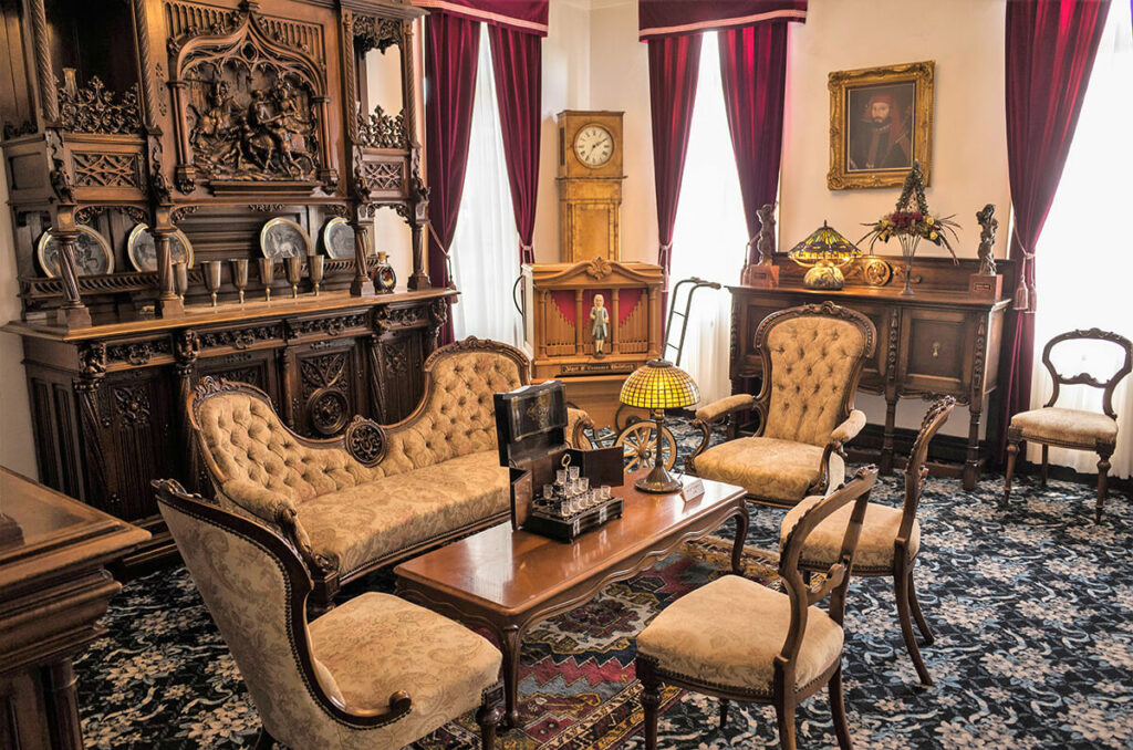 Uroko House: A Fish Scale-Covered Building In Kobe's Ijinkan-Gai