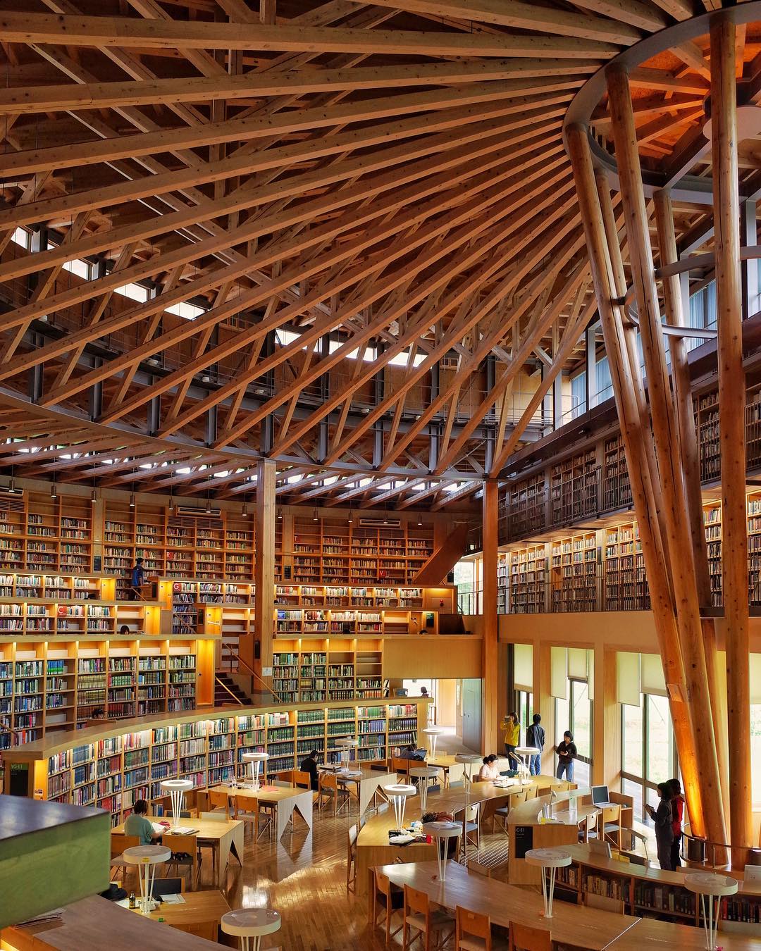 Nakajima Library: Colosseum Inspired Interior Built With Akita Cedar Trees