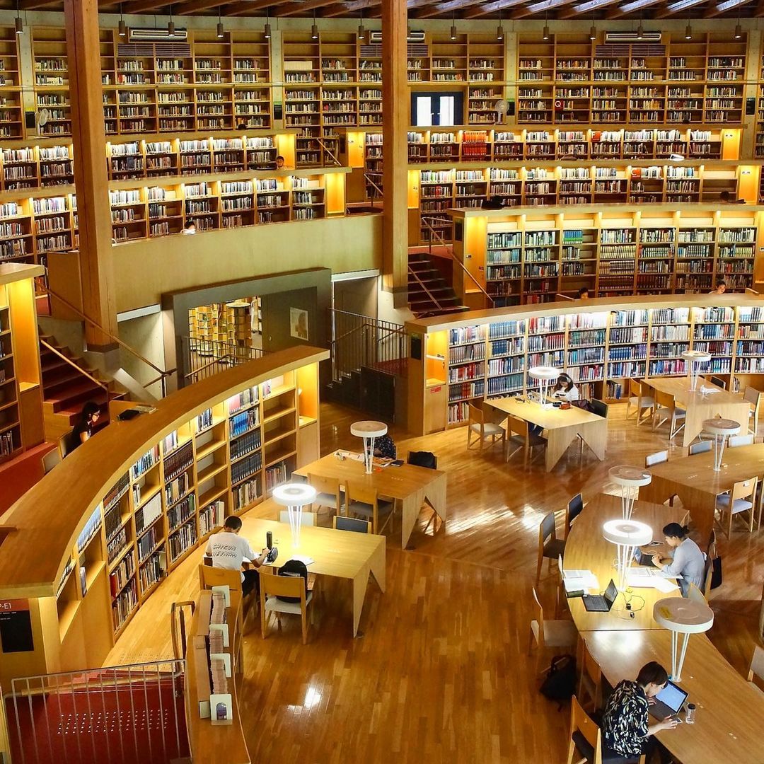 Nakajima Library: Colosseum Inspired Interior Built With Akita Cedar Trees