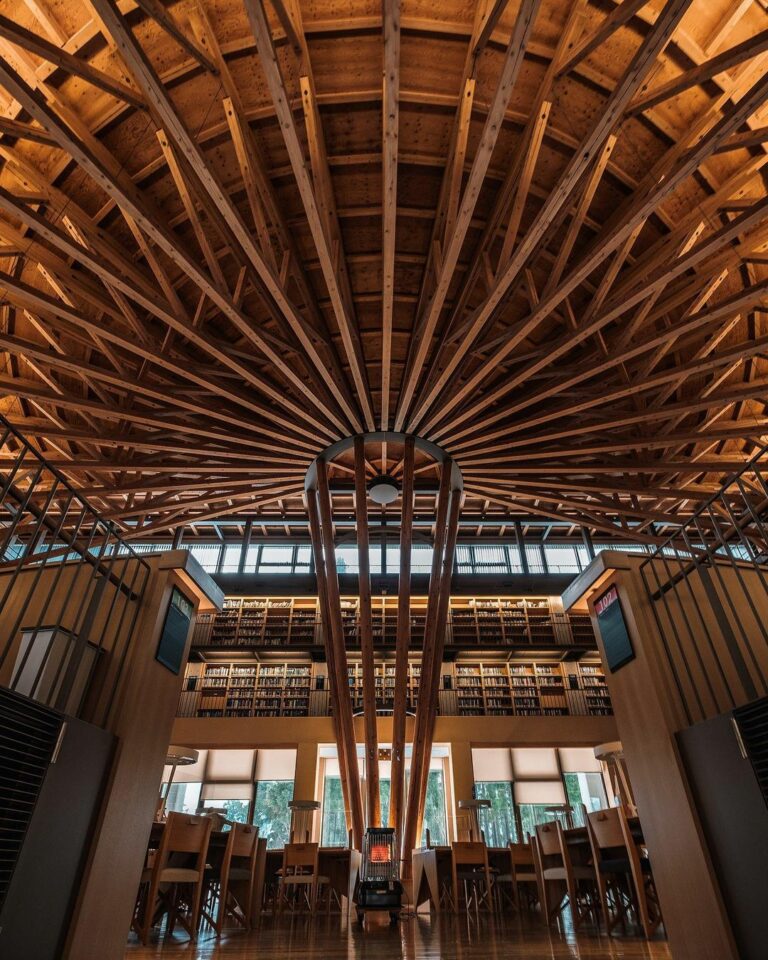 Nakajima Library: Colosseum Inspired Interior Built With Akita Cedar Trees