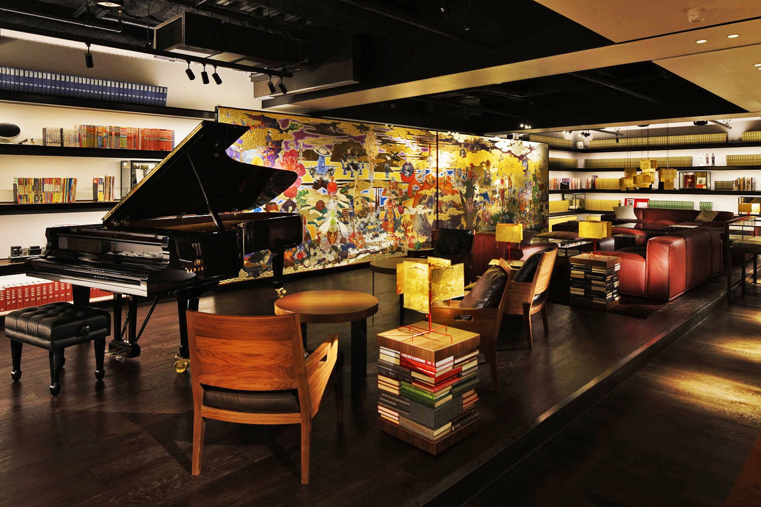 TSUTAYA Bookstore In Nagoya Features A Giant Mirrored Bookshelf