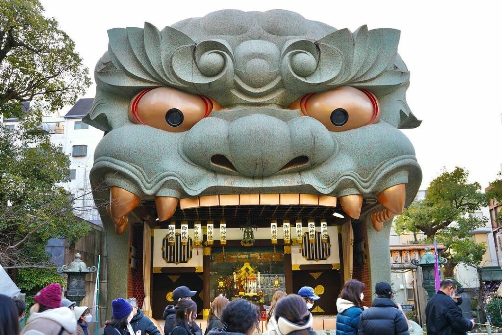 Namba Yasaka Jinja: Imposing Lion Head Shrine That Eats Up Evil Spirits