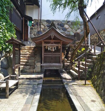 Gifu Prefecture Guide: Traditional Town With Koi Fish Drains & Beef Sushi