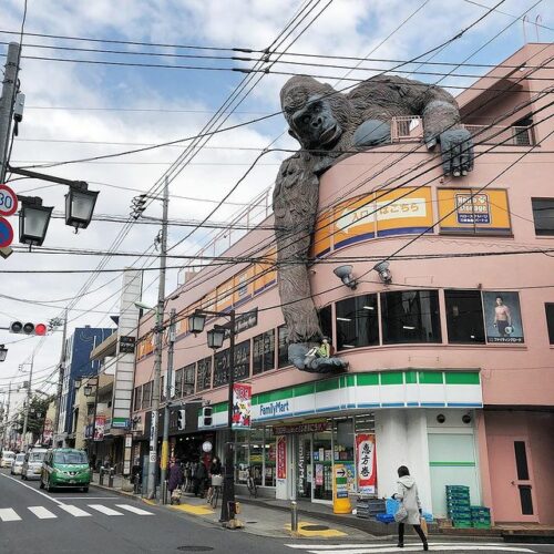 Sangenjaya Gorilla: Giant King Kong-like Figure Chilling On A Building