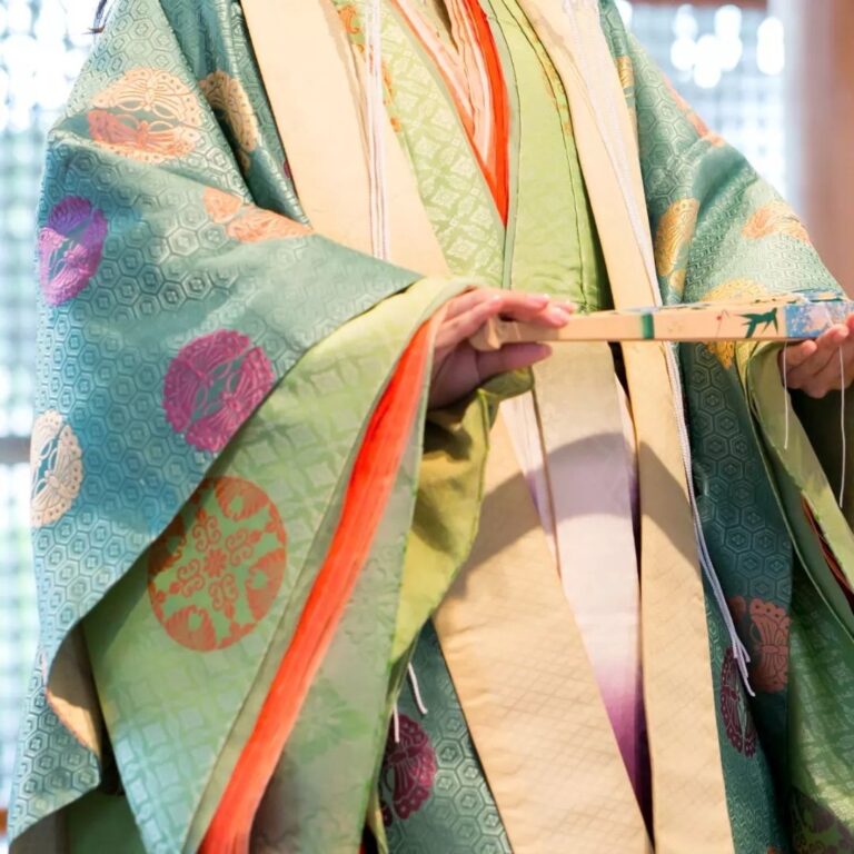Itsukinomiya Hall: Don 12-Layered Kimono & Lead The Royal Life