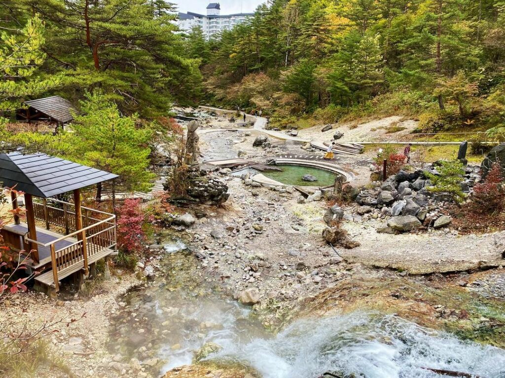 8 Onsen In Japan With Fall Foliage Views To Soak Your Stress Away
