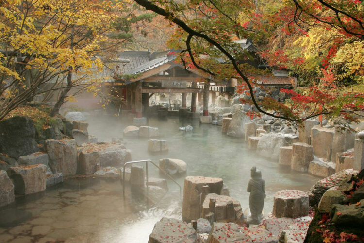 8 Onsen In Japan With Fall Foliage Views To Soak Your Stress Away