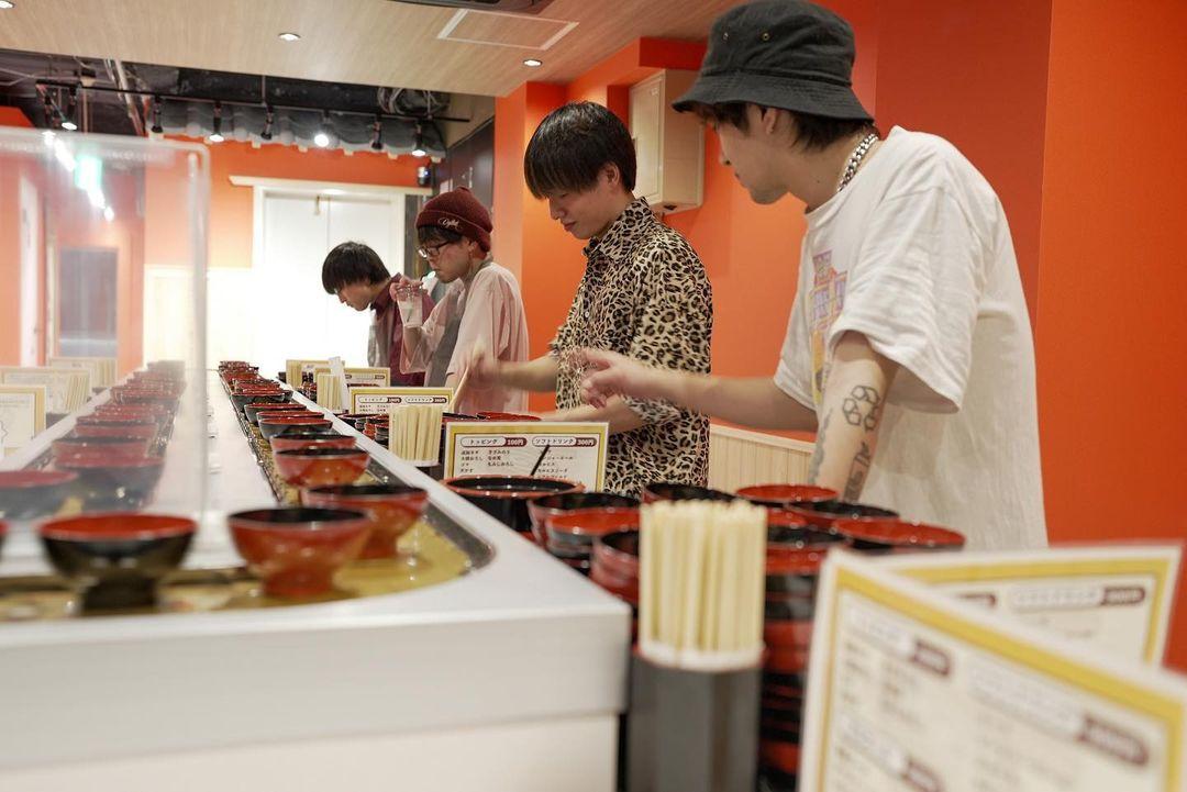 Amusement Wanko Soba Kurukuru Wanko: Soba Buffet For ¥1,100