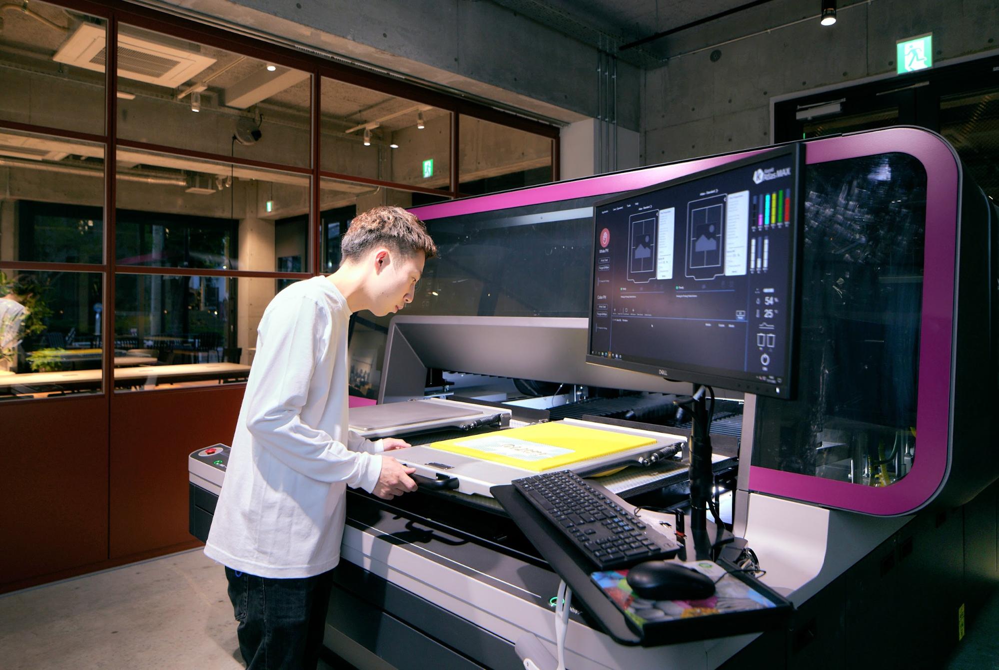 Hatto Coffee: Sustainable Cafe-Cum-Apparel Factory With Live 3D Printing