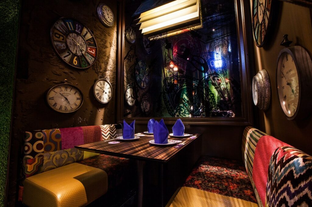 Alice In Fantasy Land: Enjoy Wonderland-Themed Food In This Cafe